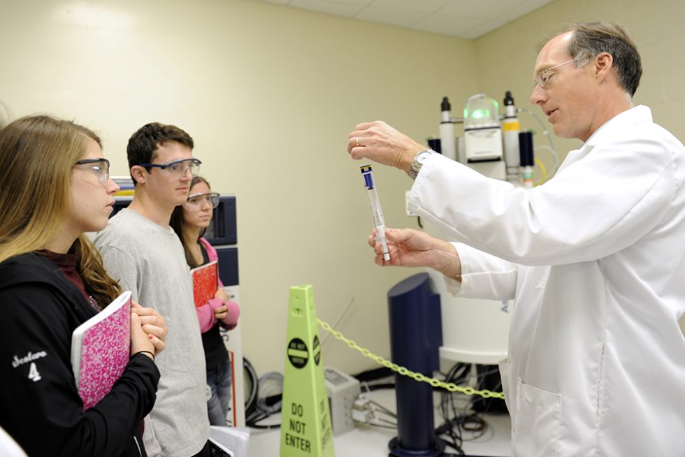 In the Lab, Small Groups Make for Good Chemistry | Adelphi University